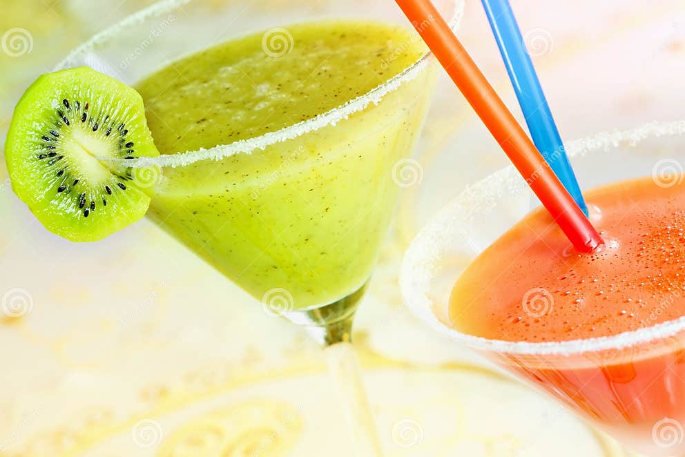 Jugos de fruta imagen de archivo. Imagen de hielo, nightlife - 7807763