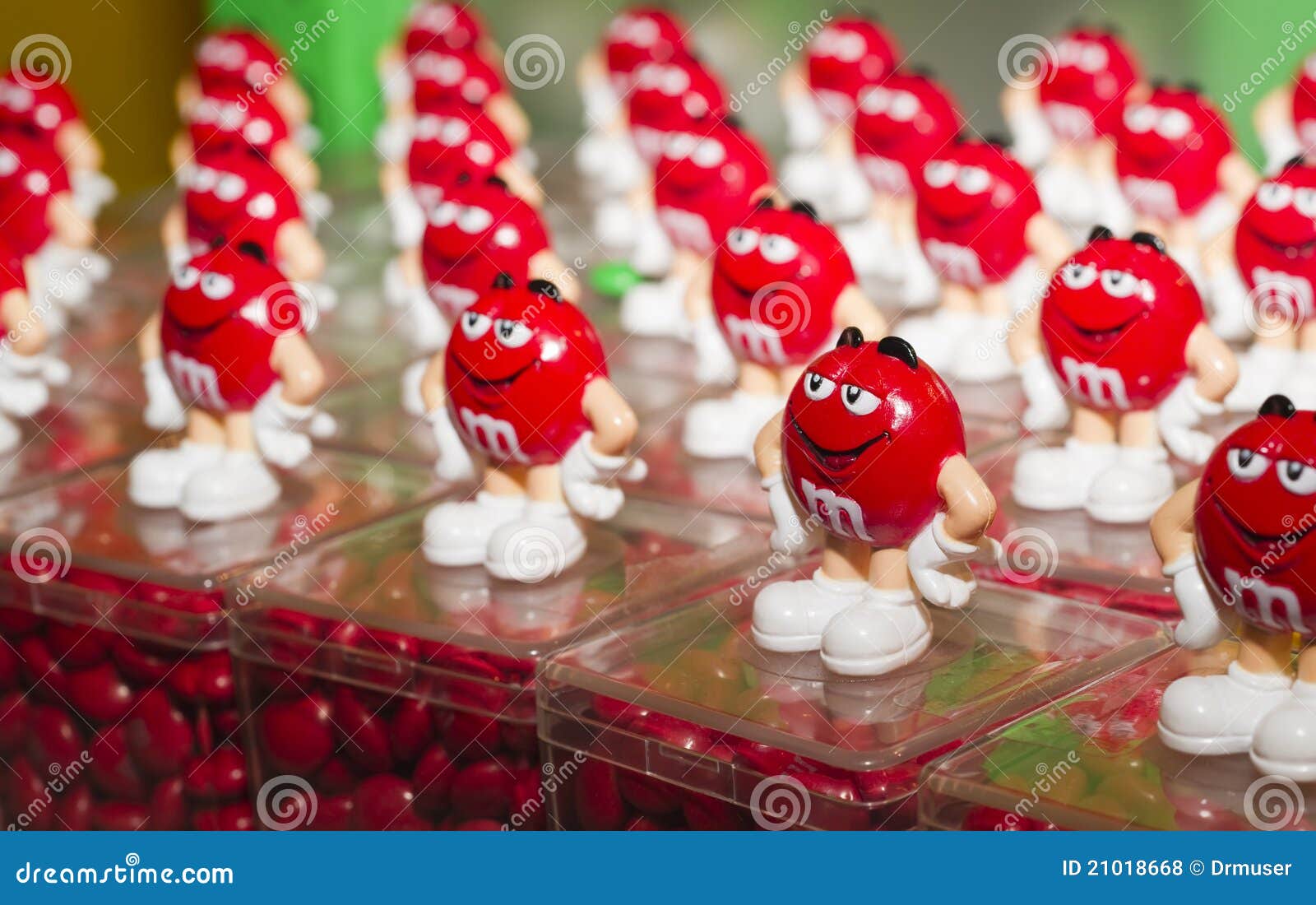 Juguete Del Recuerdo De M&M Rojo Foto de archivo editorial - Imagen de ...