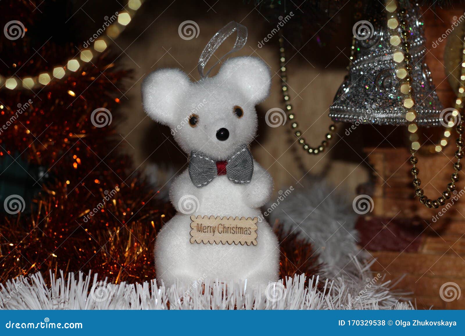 Juguete Rata Blanca Con Las Manos Foto de archivo - Imagen de regalo ...