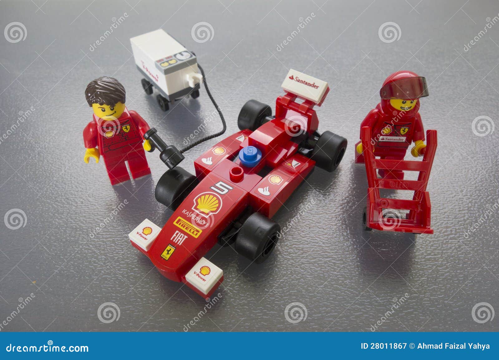 Juguetes De Shell Ferrari Lego Fotografía editorial - Imagen de equipo ...