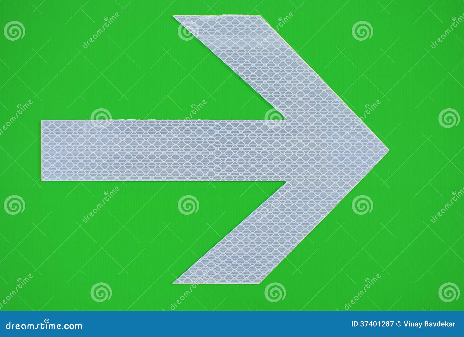 Juiste richtingspijl stock afbeelding. Image of groen - 37401287