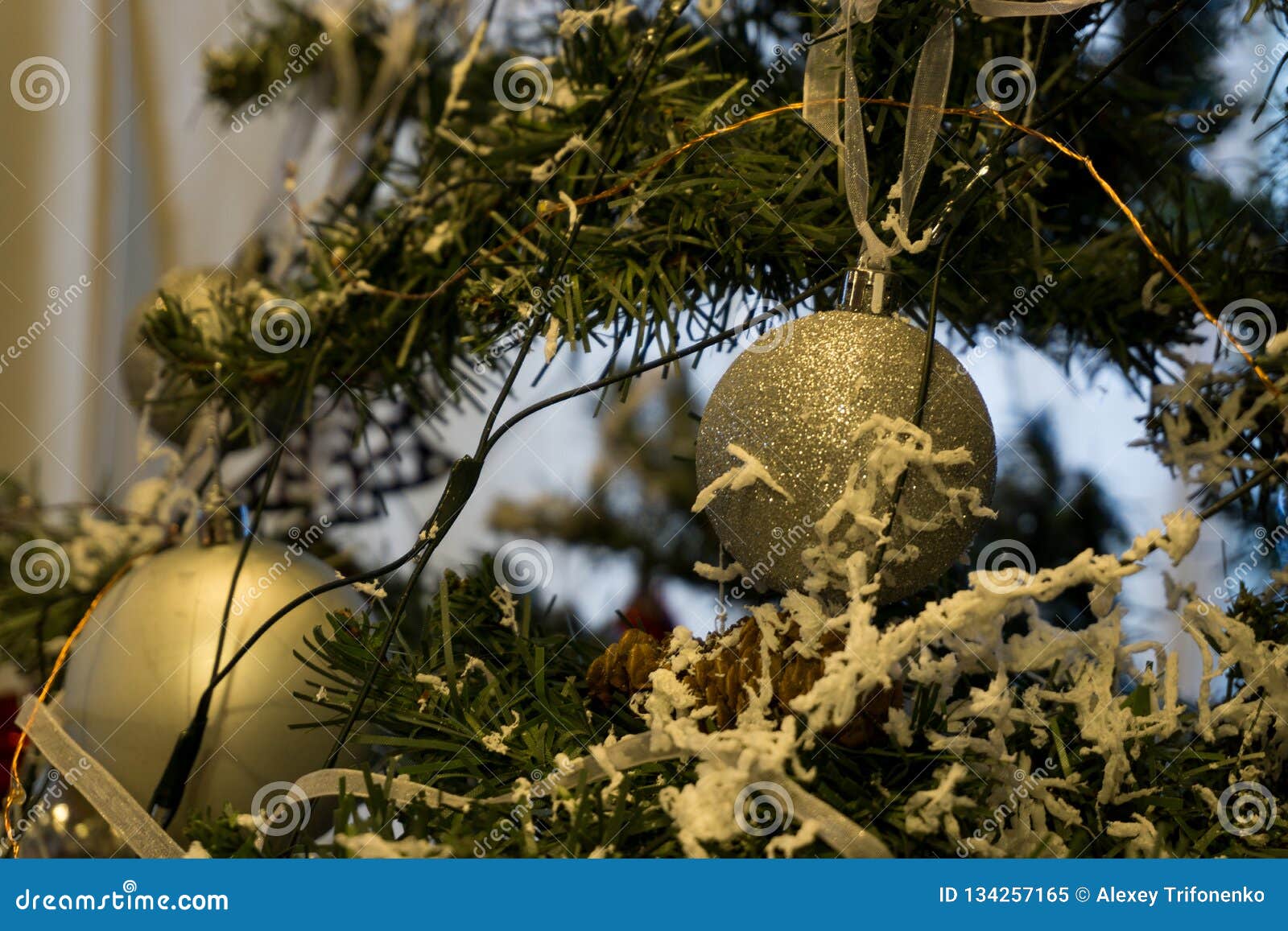 Jul och julpynt fotografering för bildbyråer. Bild av träd - 134257165