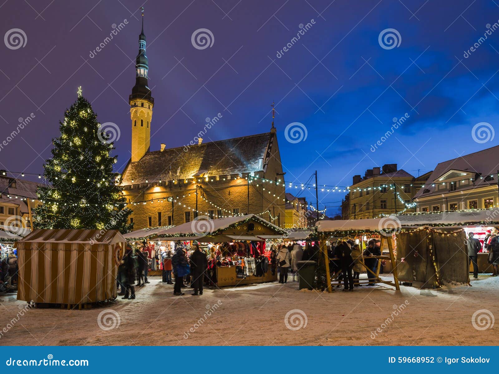 Julen market i Tallinn redaktionell arkivbild. Bild av lykta - 59668952