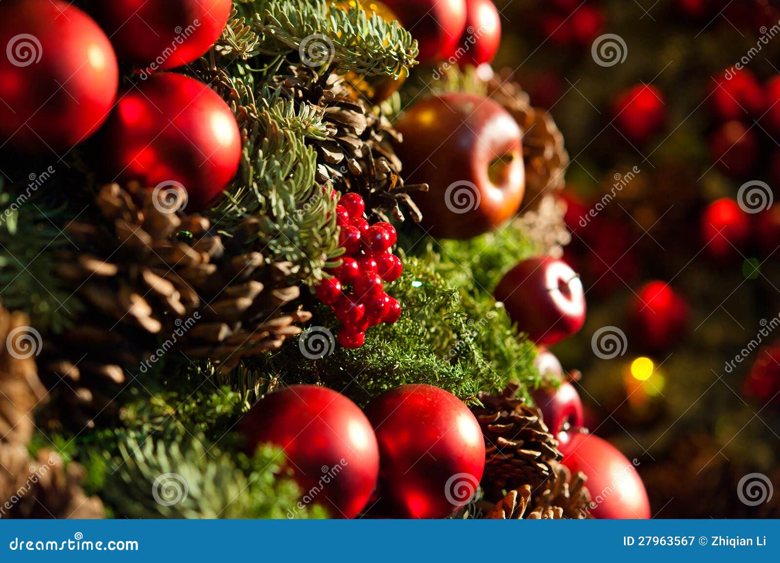 Julgran fotografering för bildbyråer. Bild av grön, deka - 27963567