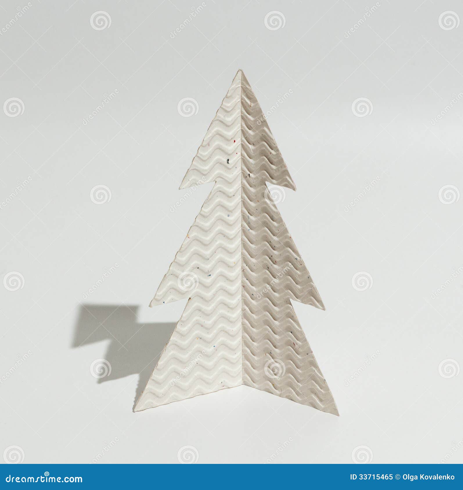 Julgran Som Göras Av Papper Fotografering för Bildbyråer - Bild av ...