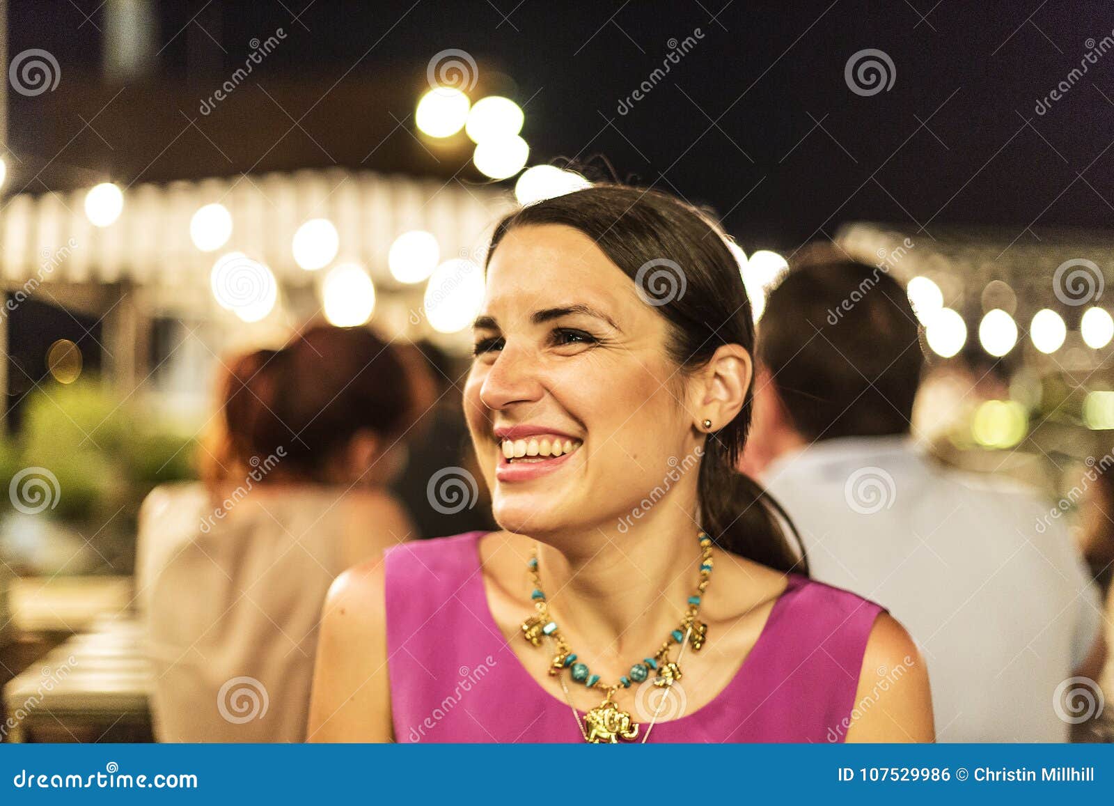 Julia Bauer photo éditorial. Image du récompense, été - 107529986