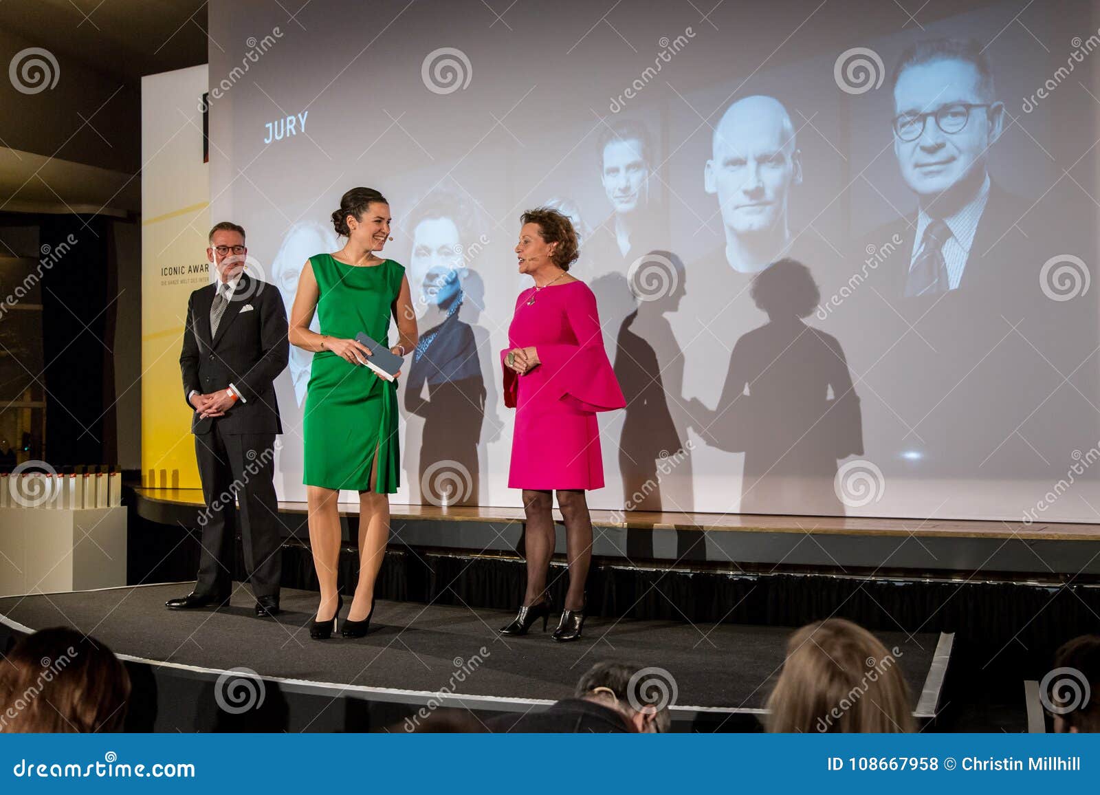 Julia Bauer photo stock éditorial. Image du canal, chacun - 108667958