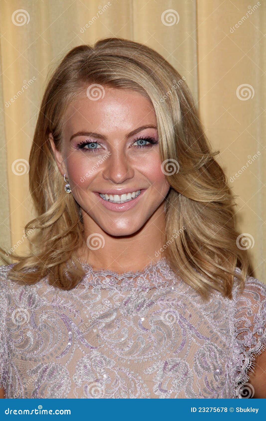 Julianne Hough editorial stock photo. Image of hills - 23275678
