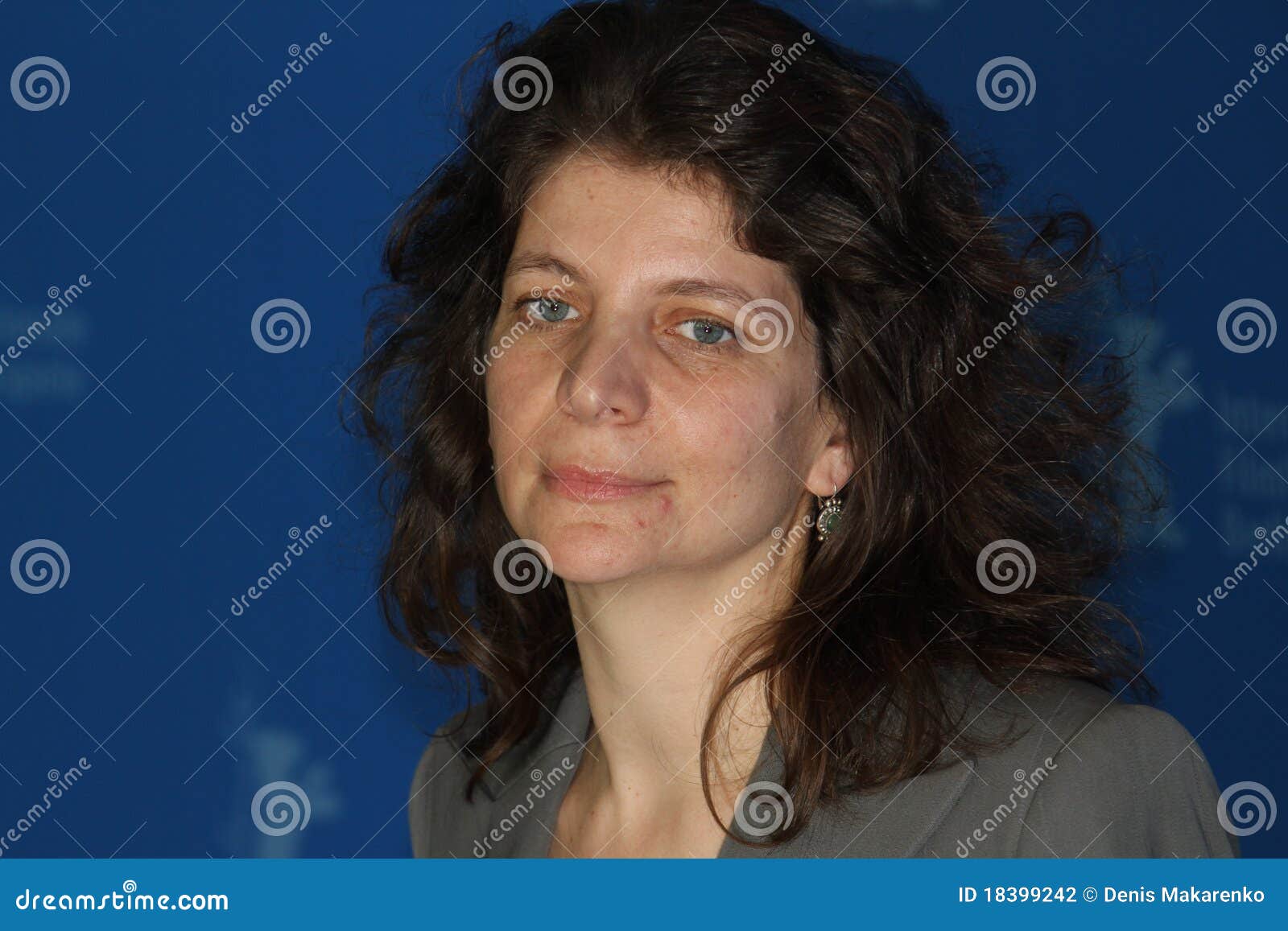 Julie Gavras photographie éditorial. Image of pose, dessus - 18399242