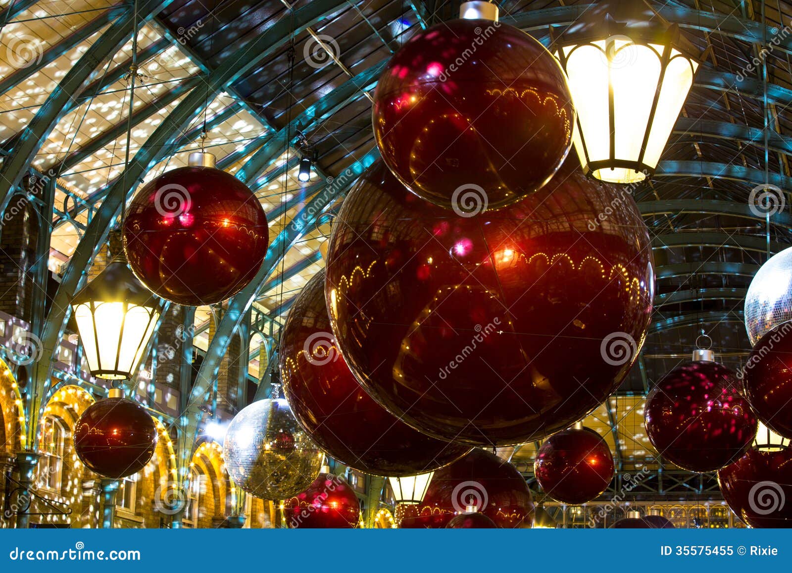 Julpynt fotografering för bildbyråer. Bild av elegantt - 35575455