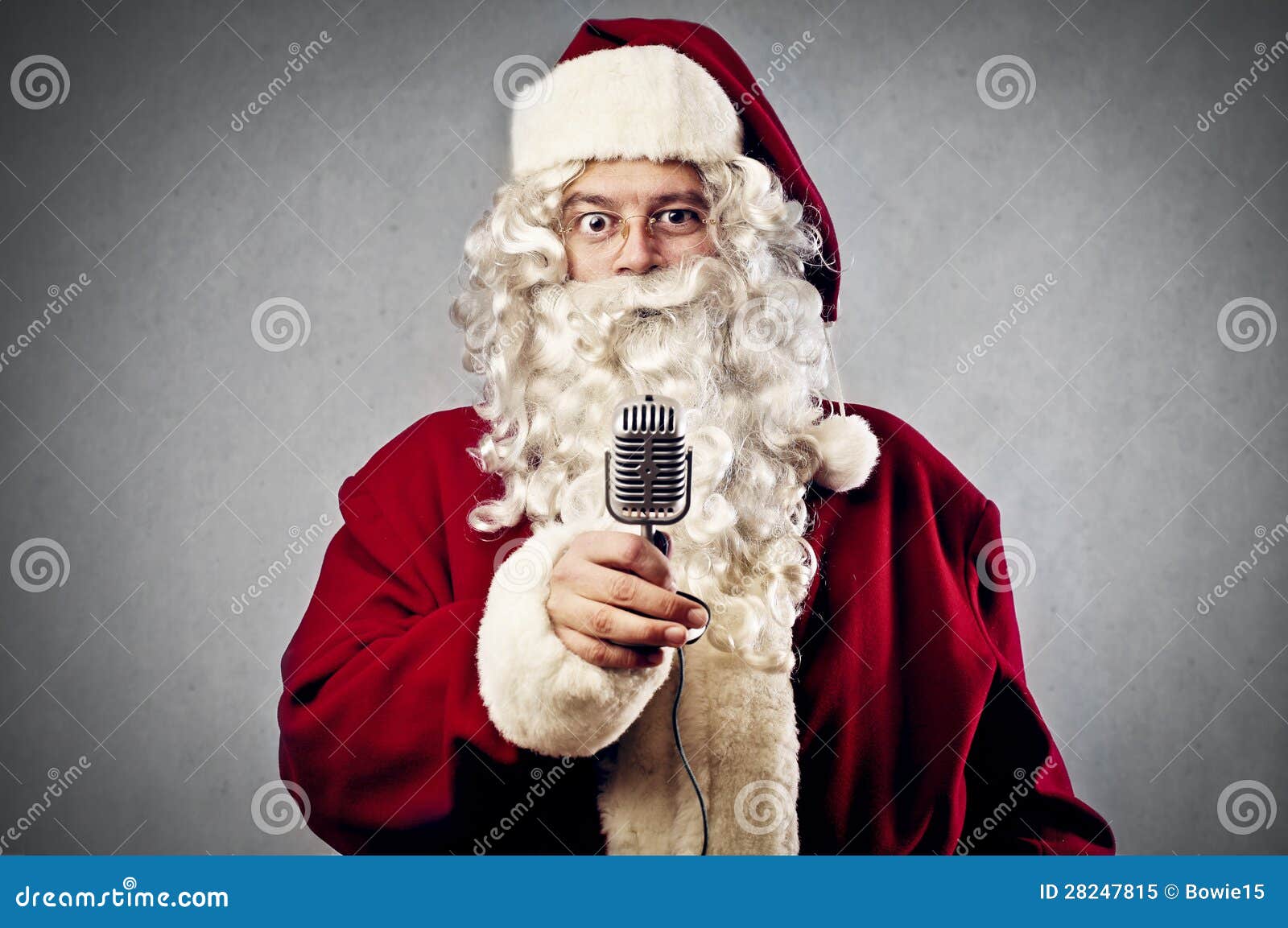 Jultomte mikrofon fotografering för bildbyråer. Bild av lögnare - 28247815
