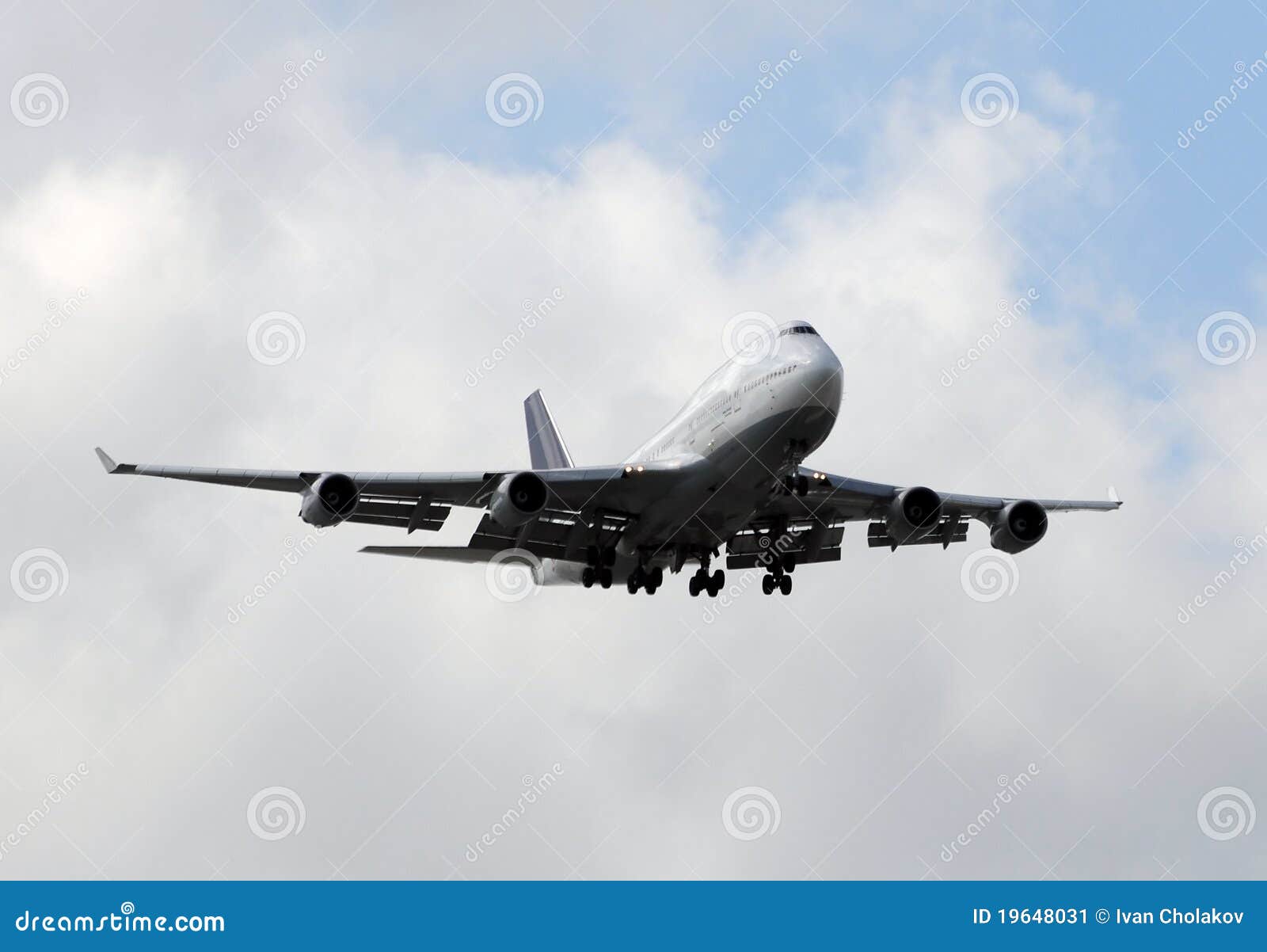 Jumbo jet approaching stock image. Image of boeing, airliner - 19648031