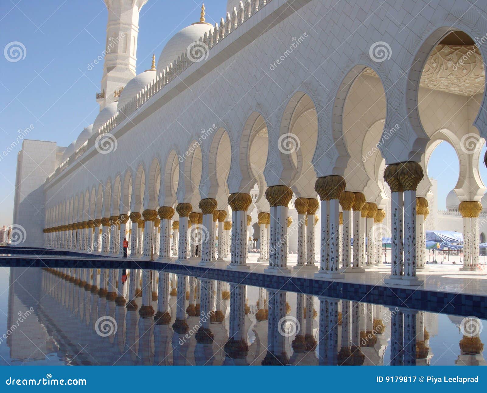 Jumeirah Mosque stock image. Image of architecture, exotic - 9179817