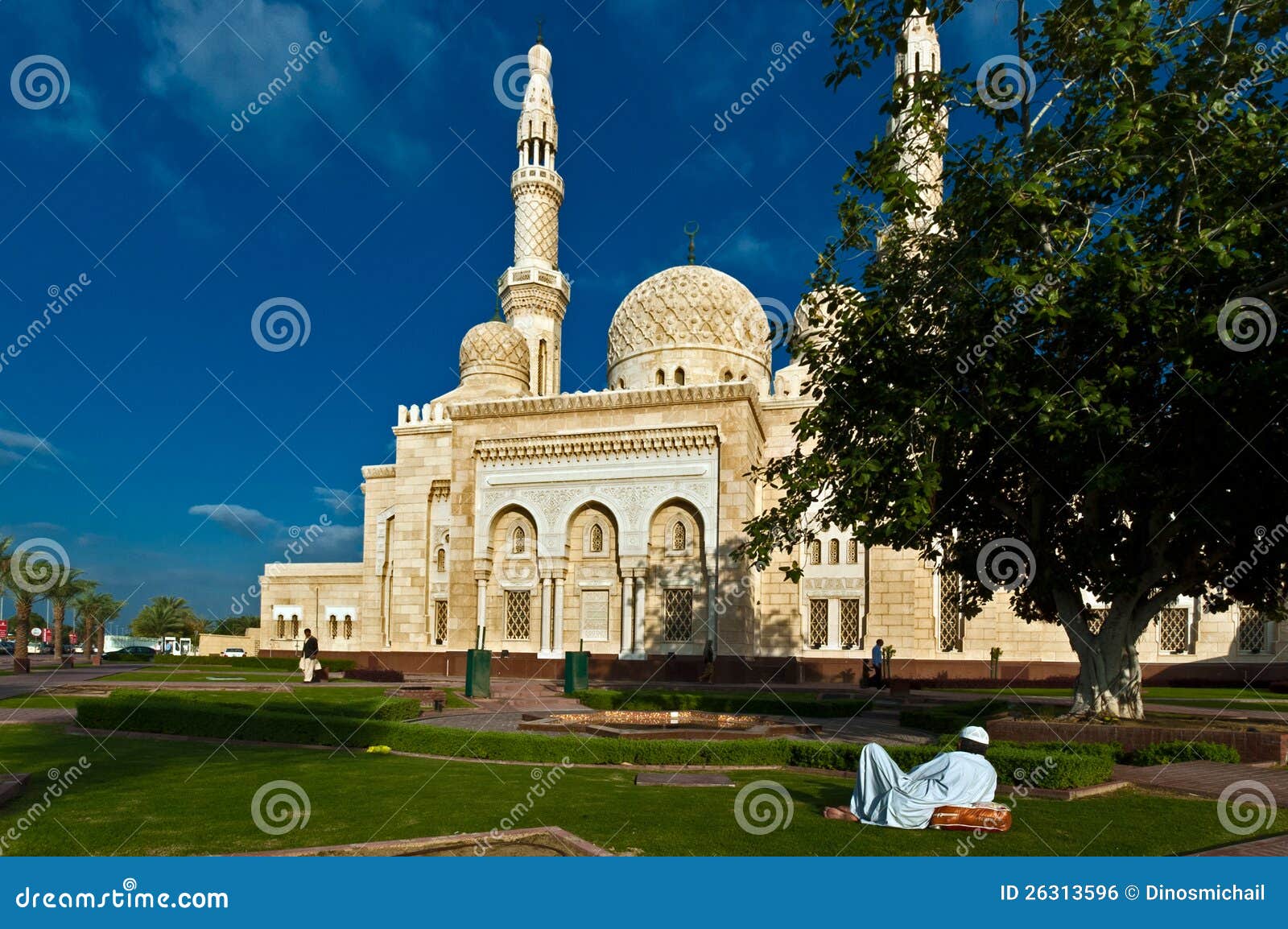 The Jumeirah Mosque in Dubai Editorial Photo - Image of landmark ...