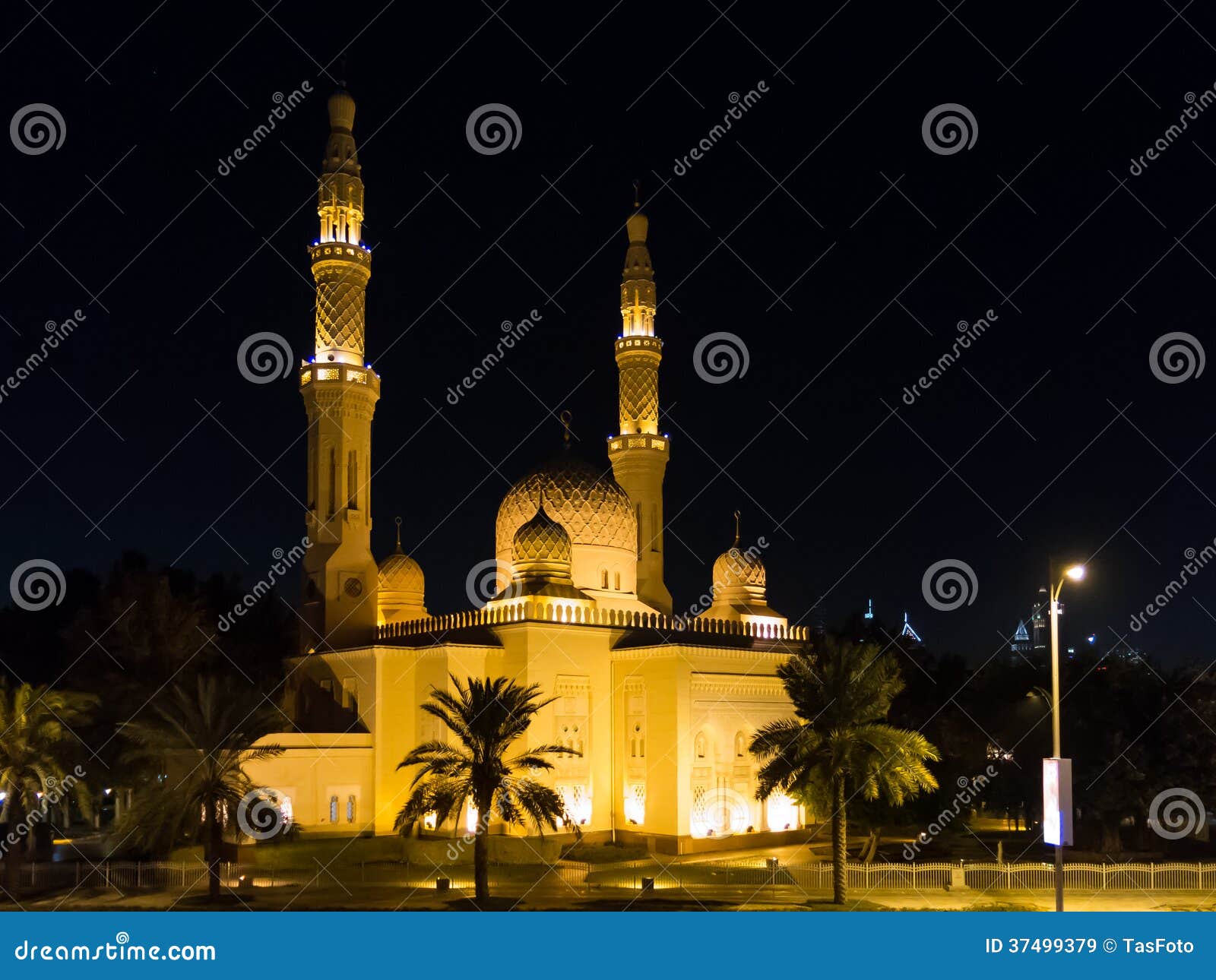 Jumeirah Mosque, The Only Mosque In Dubai Which Is Open To The Public ...