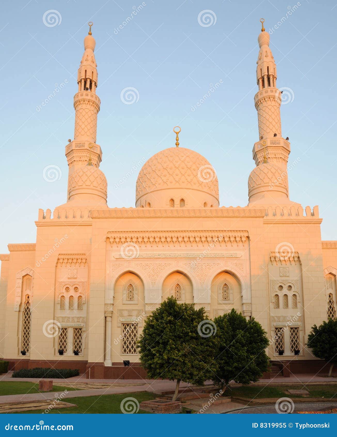 Jumeirah Mosque in Dubai stock image. Image of minaret - 8319955
