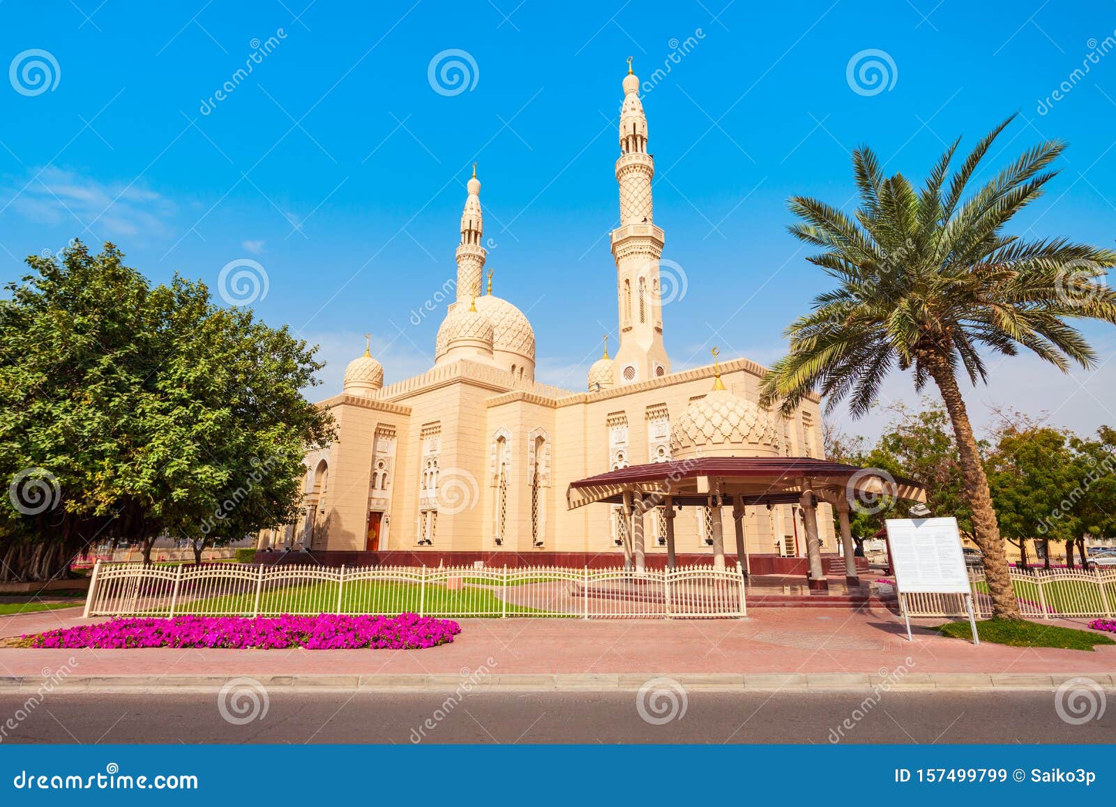 Jumeirah Mosque in Dubai, UAE Stock Image - Image of minaret, culture ...