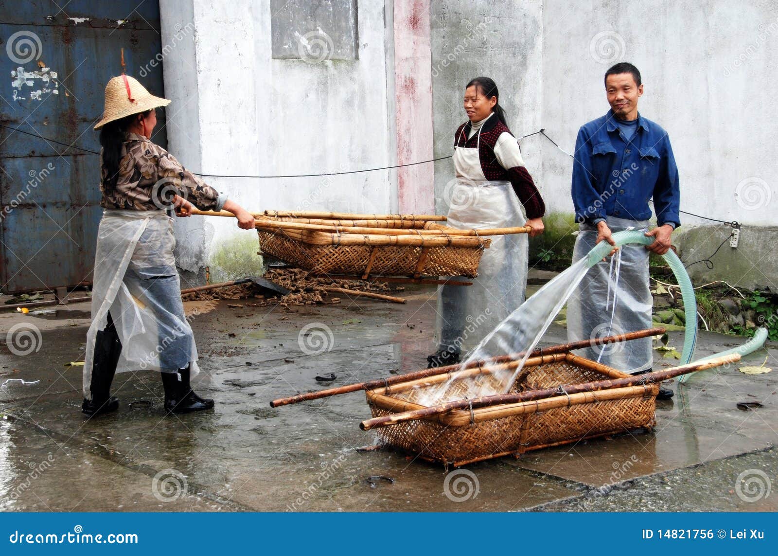 Jun Le Town, China: Washing Wicker Baskets Editorial Photo - Image of ...