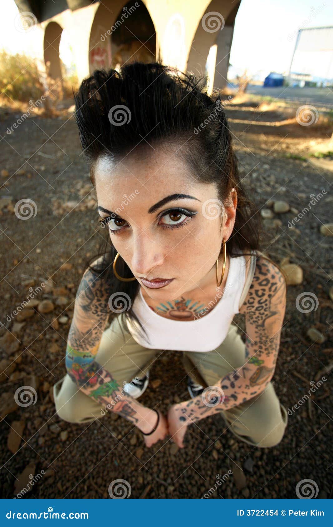 Junge alternative Frau stockfoto. Bild von verfassung - 3722454