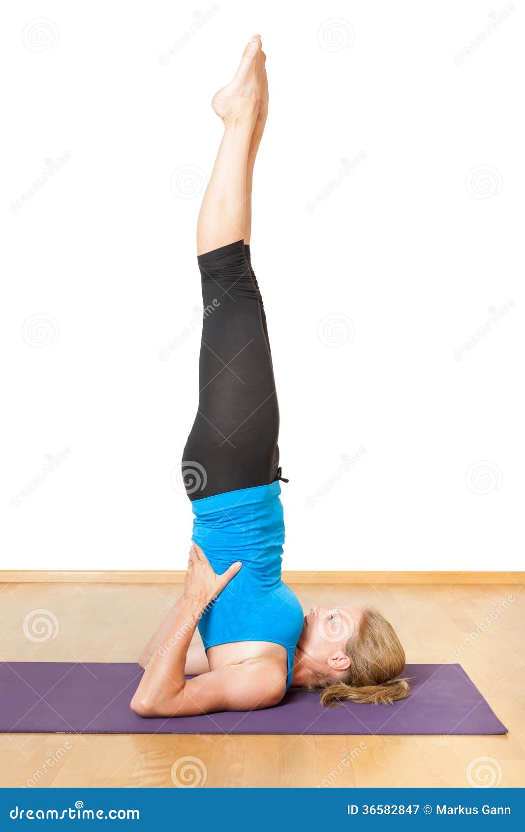 Junge Befestigten Bootless Park Der Frau Morgens Stockbild - Bild von ...