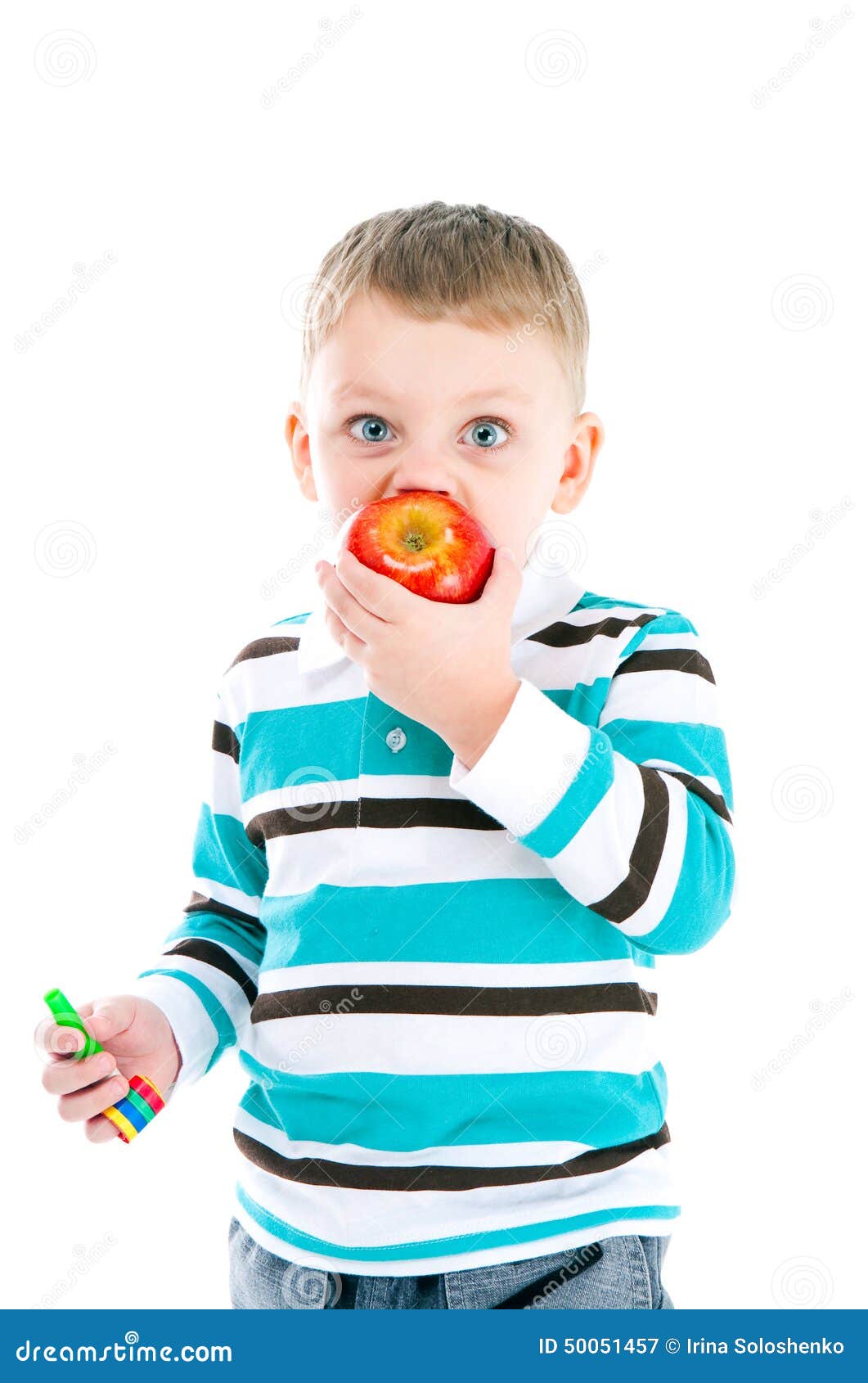 Junge, Der Einen Apfel Isst Stockbild - Bild von apfel, getrennt: 50051457