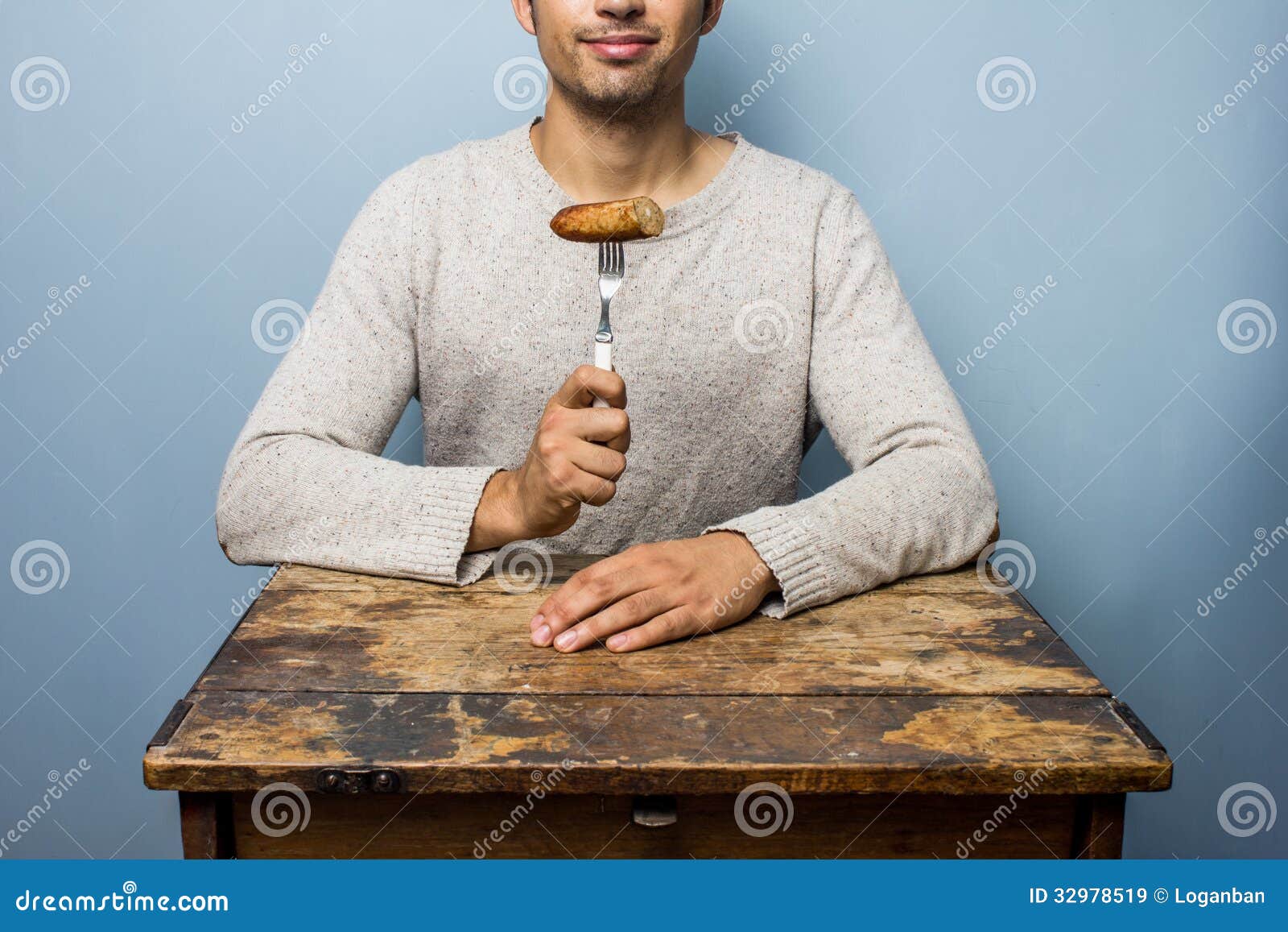 Junge Fleisch Fressende Wurst Stockbild - Bild von erwachsener, antike ...