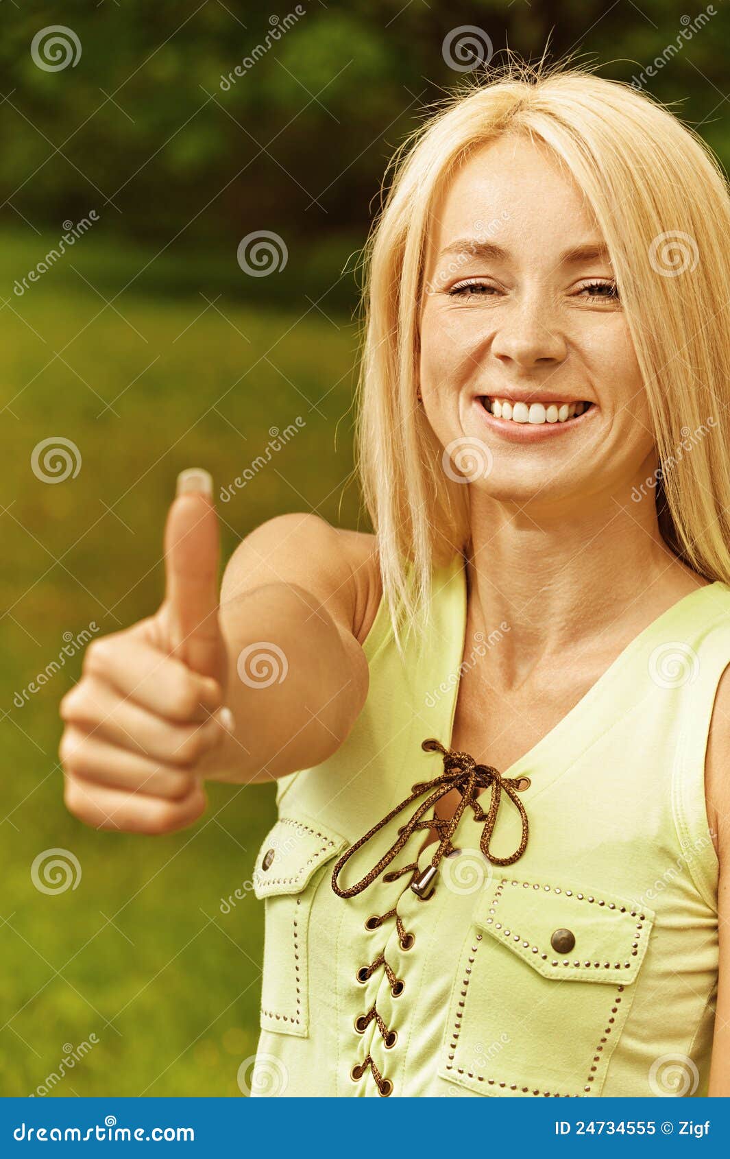 Junge Frau alles ist OKAY stockbild. Bild von ausdrücken - 24734555