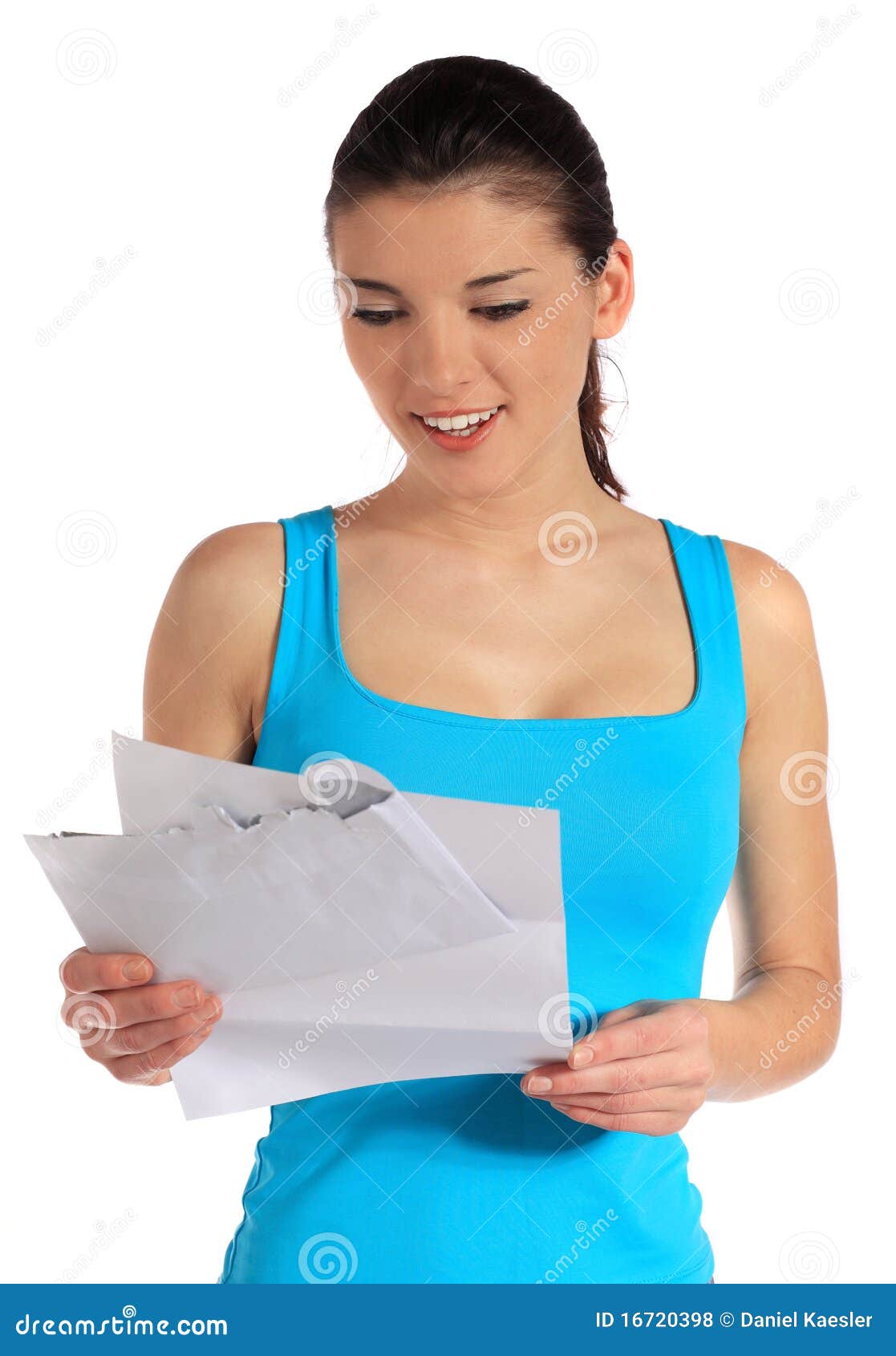 Junge Frau, Die Einen Brief Liest Stockfoto - Bild von jugend, brünette ...