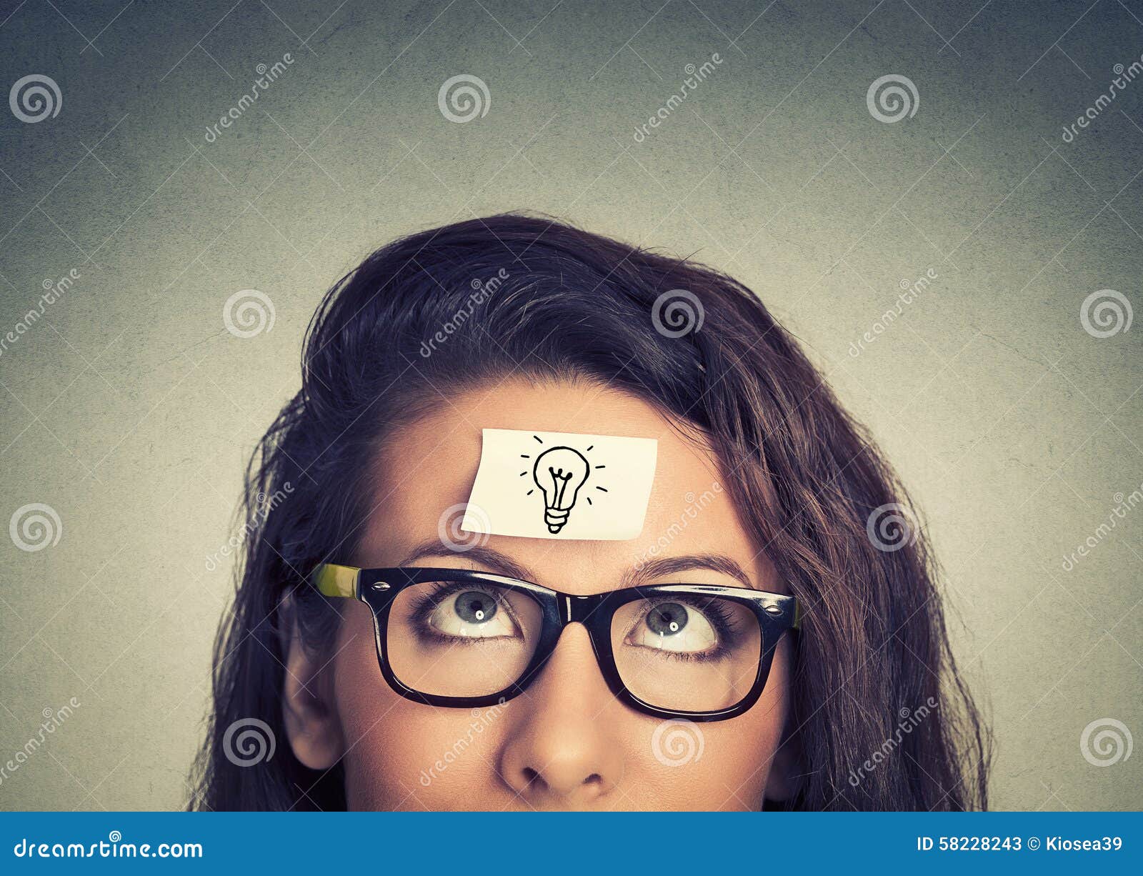 Junge Frau Hat Eine Gute Idee Stockbild - Bild von konzept, idee: 58228243