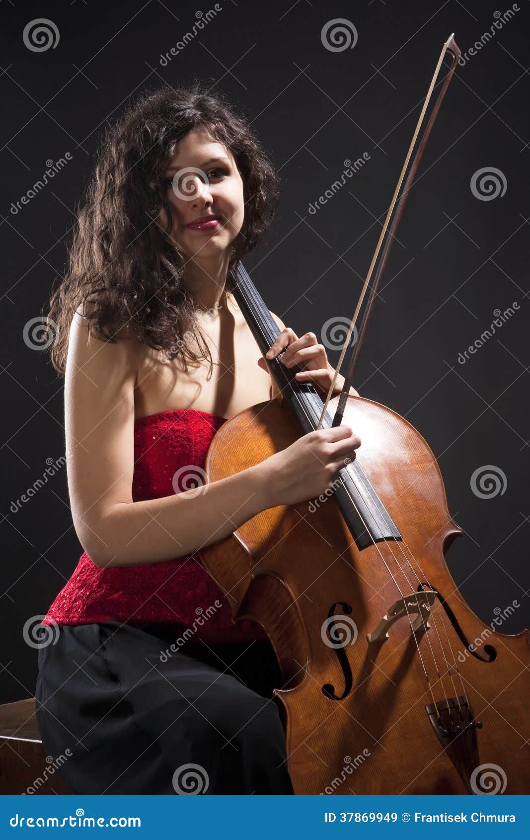 Junge Frau mit Cello stockbild. Bild von klassisch, frau - 37869949