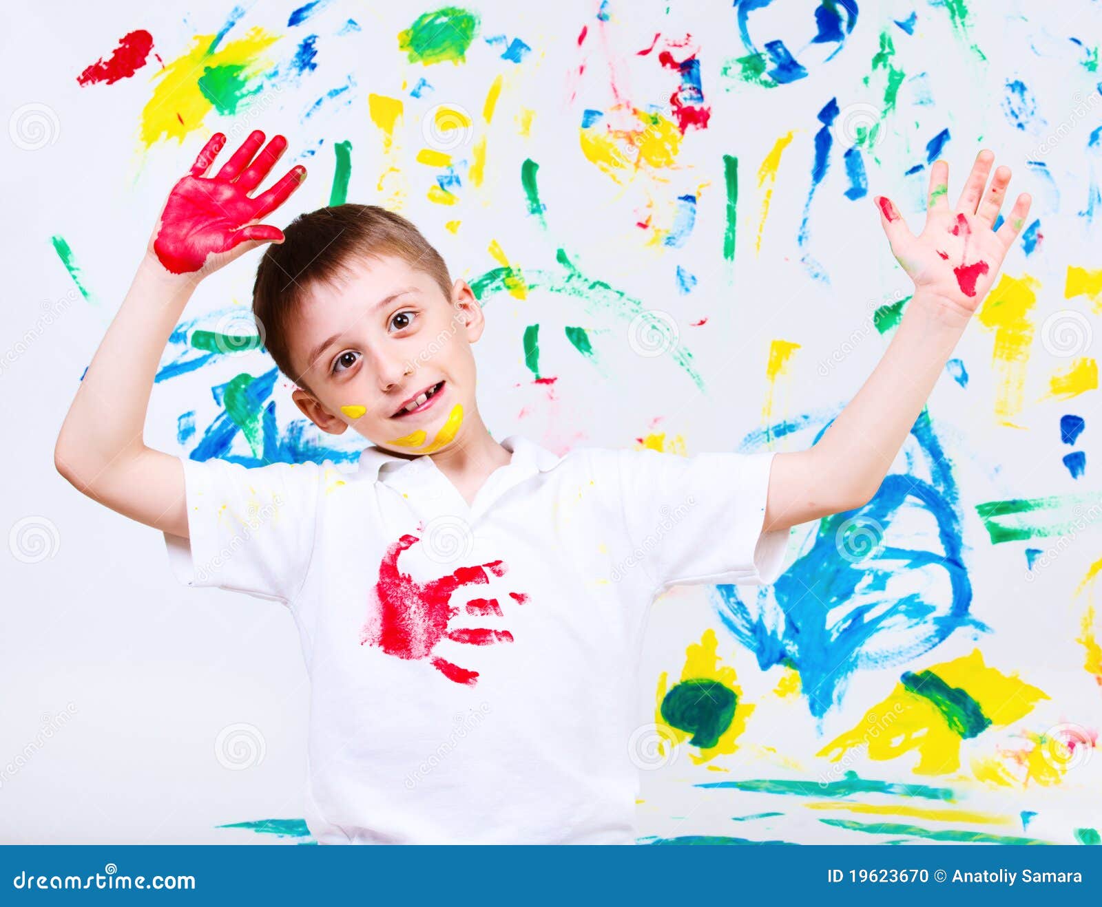 Junge gemalt stockfoto. Bild von reizend, kunst, kind - 19623670