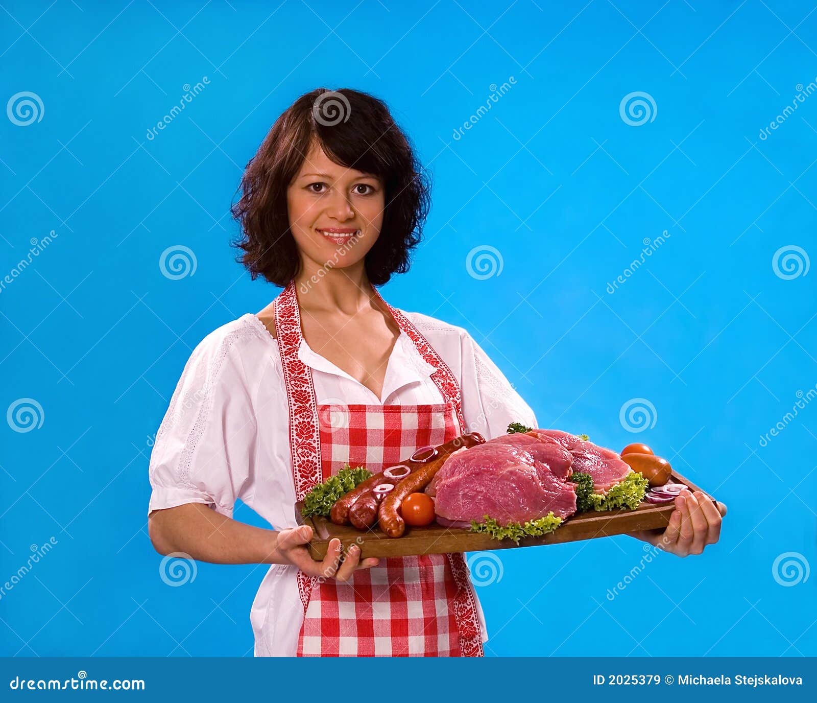 Junge Hausfrau Bietet Fleischprodukte an Stockbild - Bild von schnitt ...