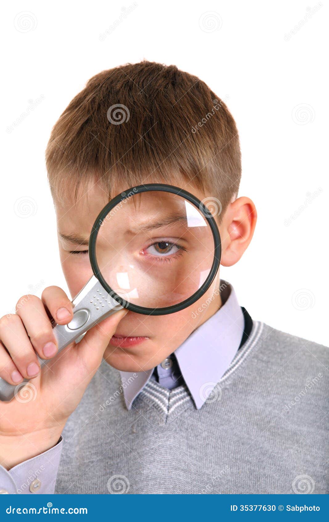 Junge mit einer Lupe stockfoto. Bild von auge, ernst - 35377630