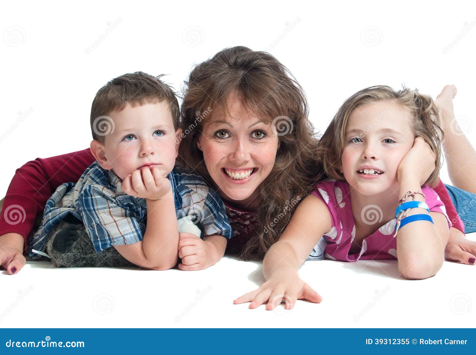 Junge Mutter Mit Zwei Kindern Stockbild - Bild von familie, zicklein ...