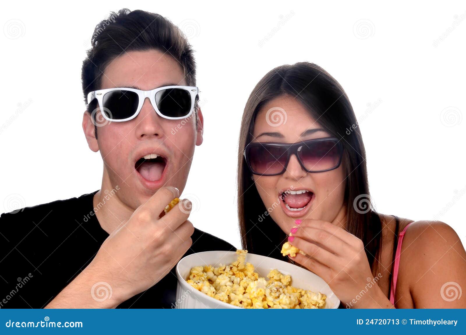 Junge Paare, Die Popcorn Essen Stockbild - Bild von freunde, glücklich ...