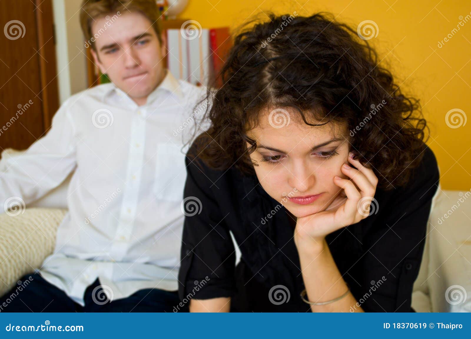 Junge Paare getrennt stockbild. Bild von menschlich, hintergrund - 18370619