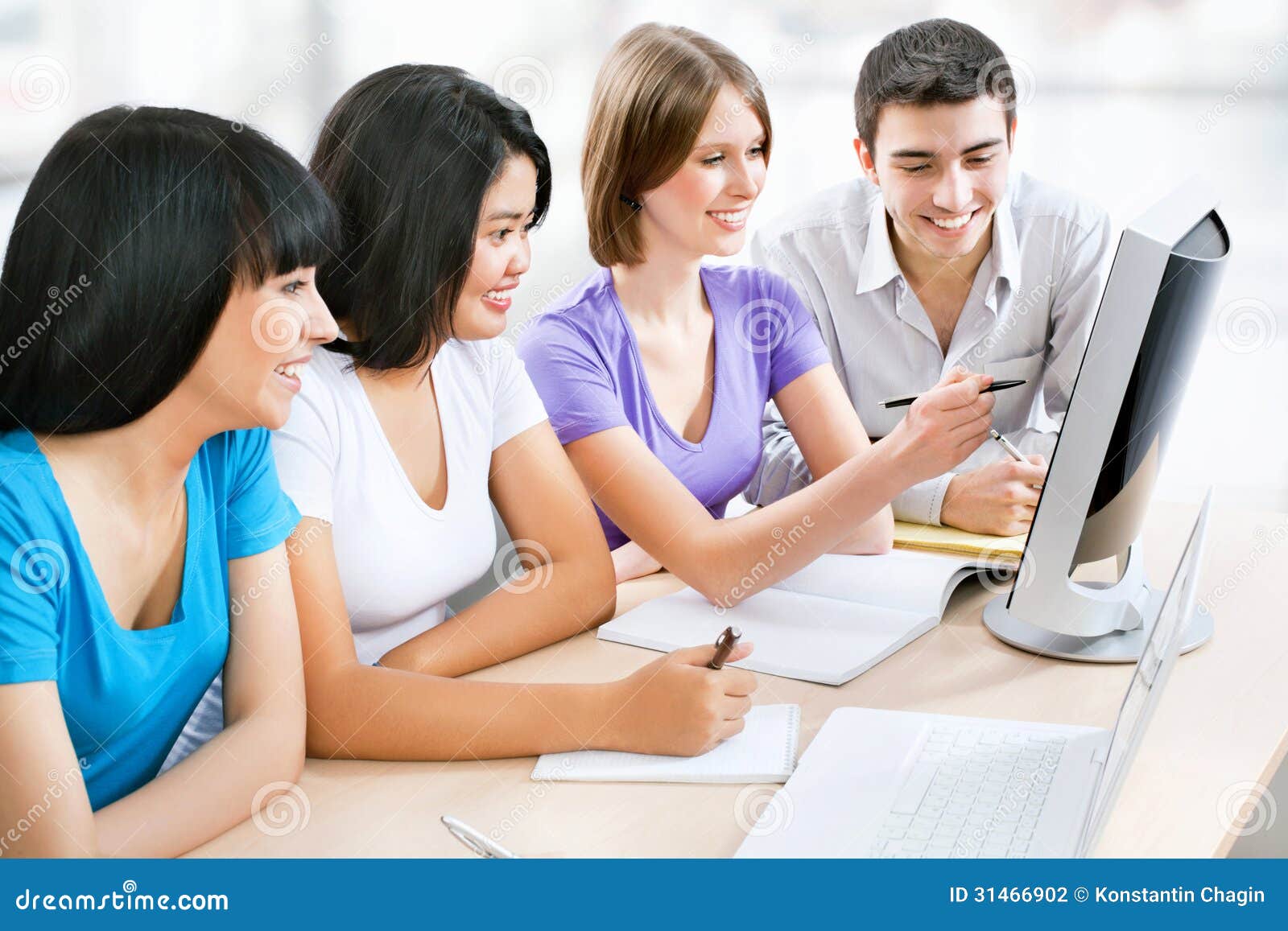 Junge Studenten stockfoto. Bild von schule, männer, kamera - 31466902
