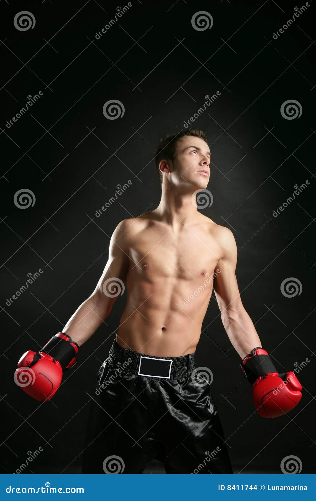 Junger Boxermann Getrennt Auf Studio Stockfoto - Bild von kerl, junge ...