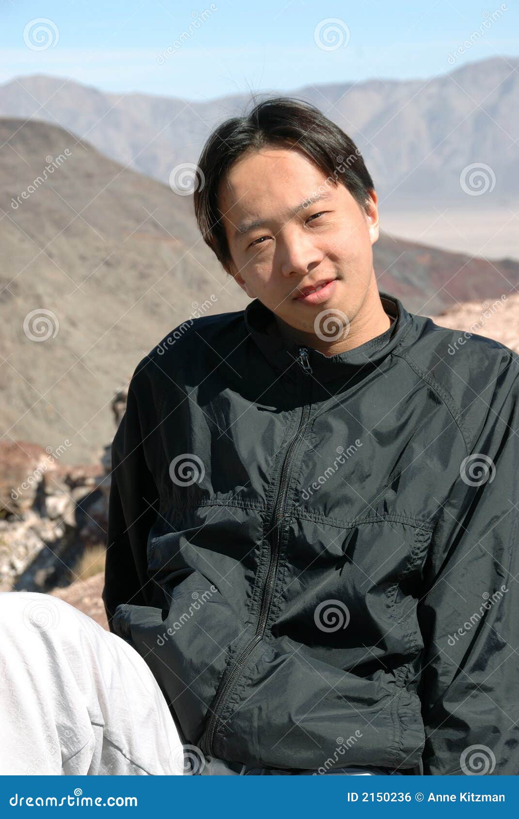 Junger chinesischer Mann stockfoto. Bild von asiatisch - 2150236