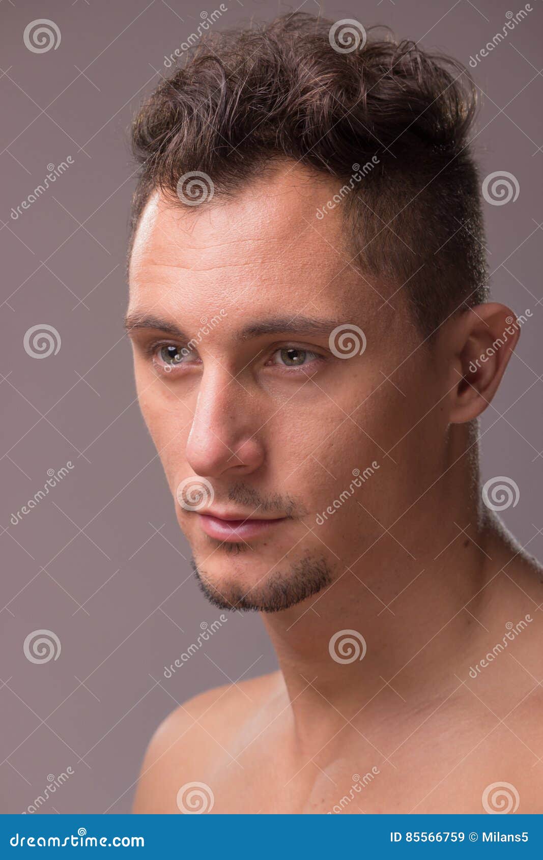 Junger Erwachsener Mann, Der Seitlich Hauptgesicht Schaut Stockbild - Bild von schauen, schulter ...