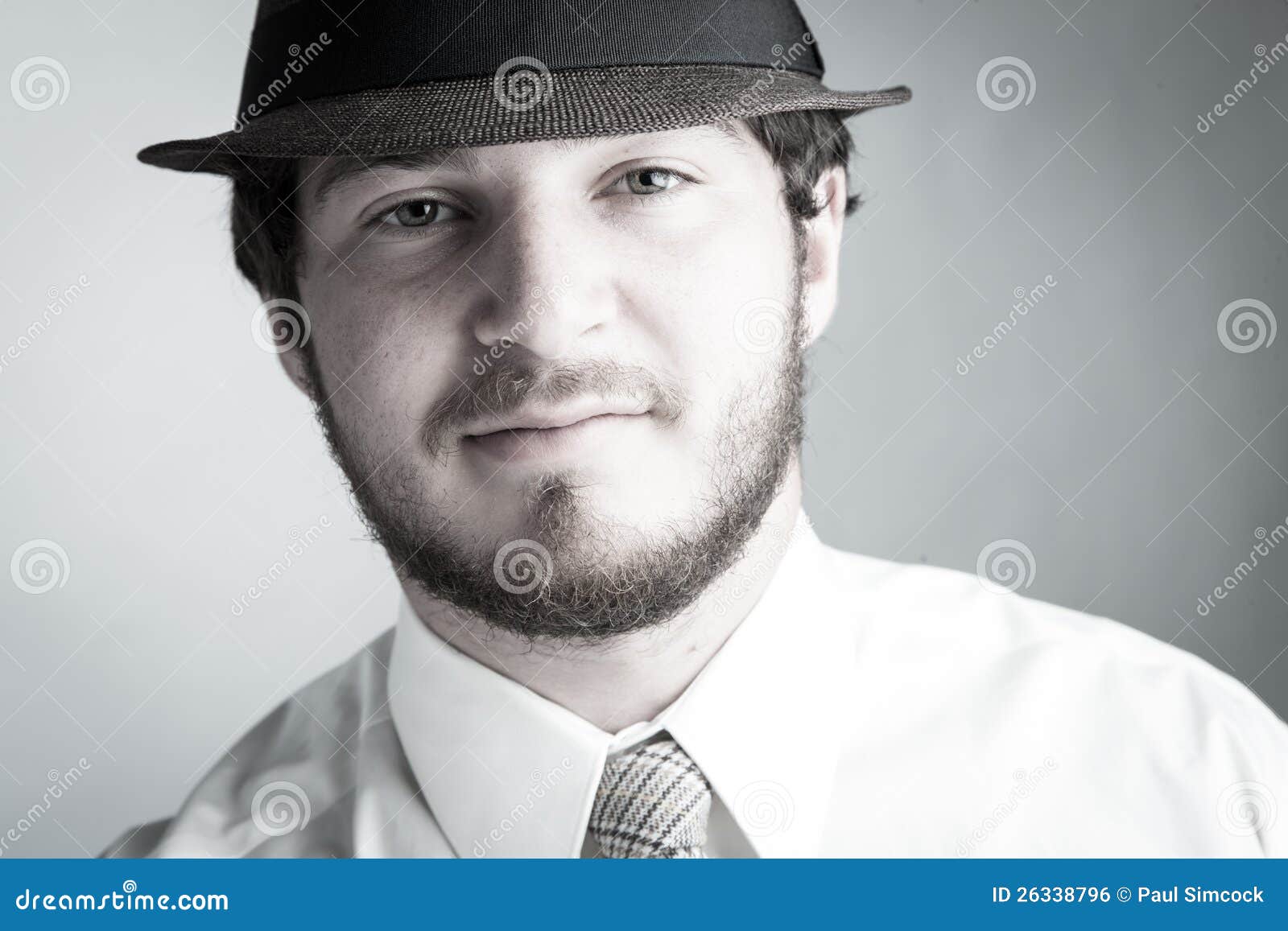 Junger Mann Im Hut Und in Der Gleichheit Stockfoto - Bild von porträt ...