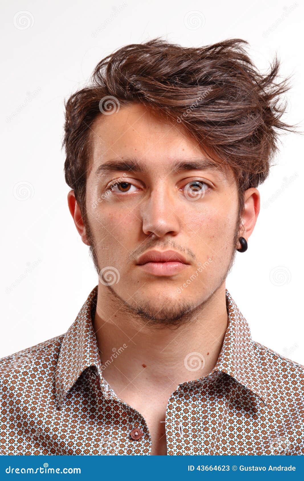 Junger Mann-Portrait stockbild. Bild von gesicht, braun - 43664623