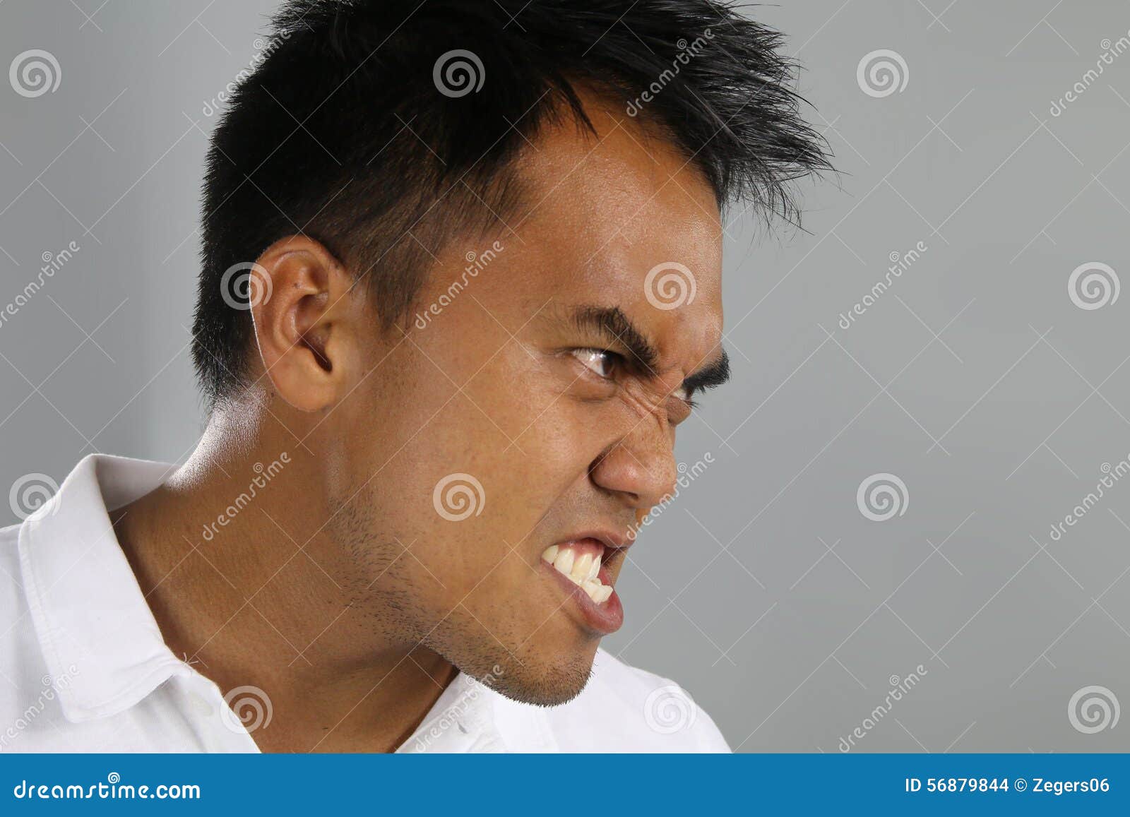 Junger Mann wütend stockfoto. Bild von wütend, zorn, negativ - 56879844