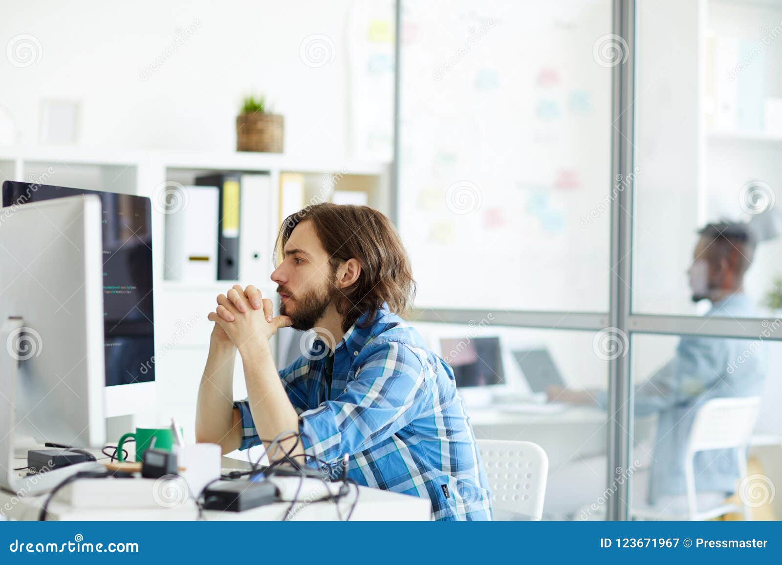 Junger Programmierer stockbild. Bild von technologie - 123671967