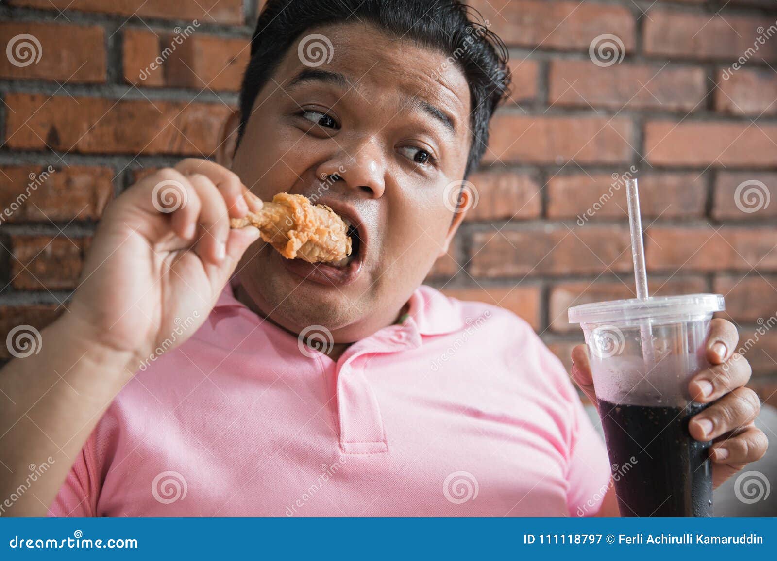 Junges Fettes Fleisch Fressendes Stockbild - Bild von knusprig, koks ...