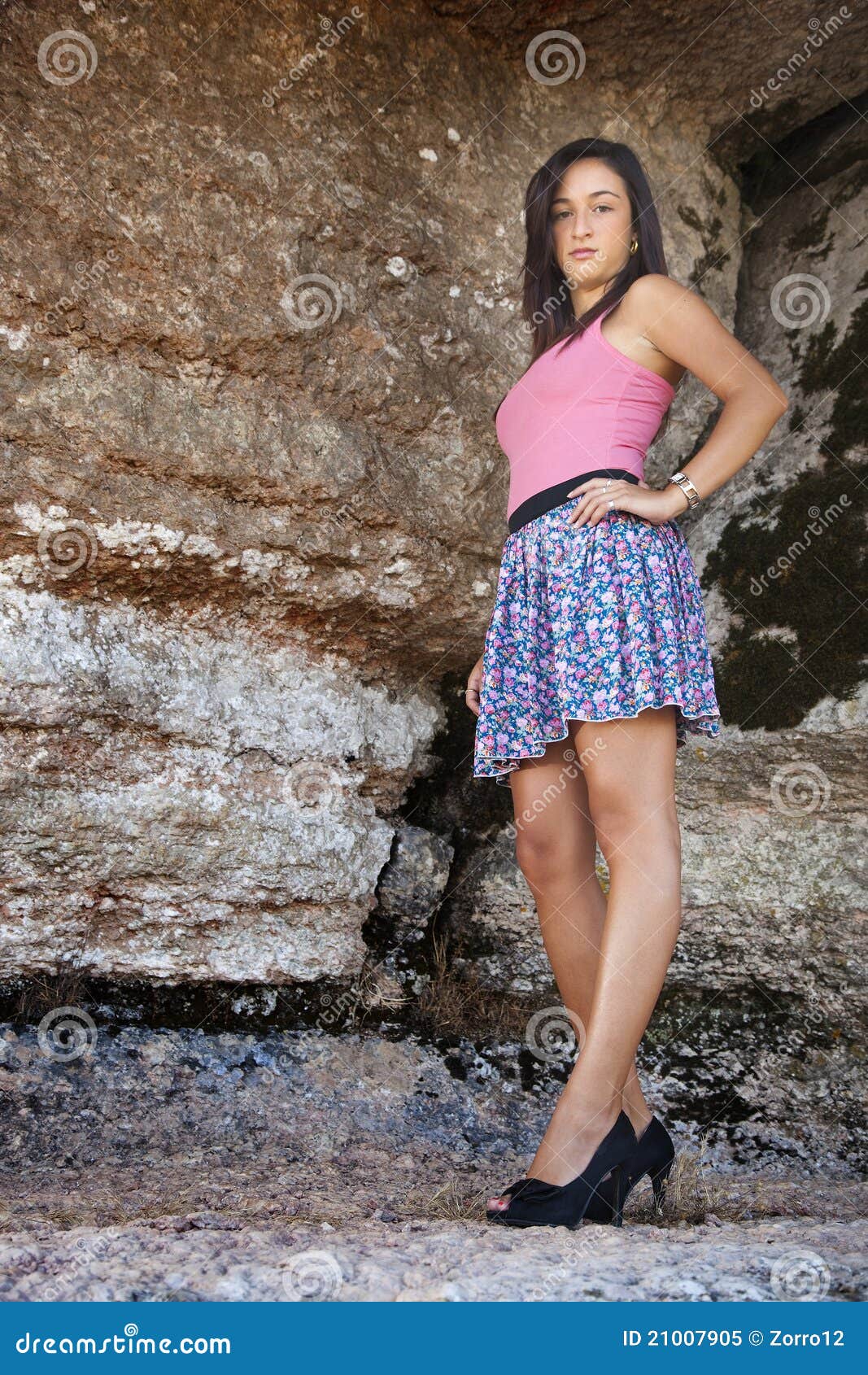 Junges Mädchen In Einem Minirock Lizenzfreies Stockfoto - Bild: 21007905