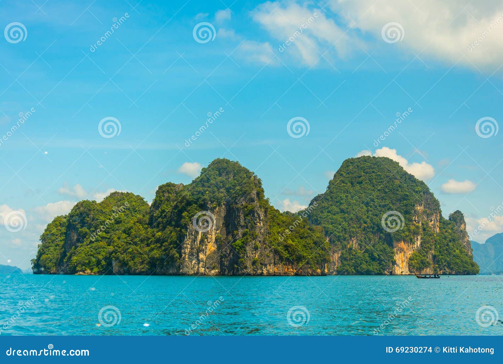 Jungle Limestone Cliffs Around Phi-Phi Leh Island Stock Photo - Image ...