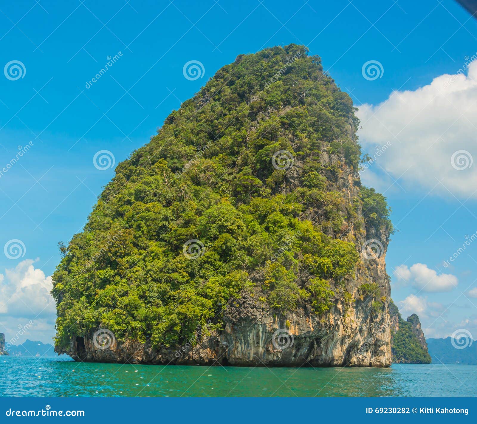 Jungle Limestone Cliffs Around Phi-Phi Leh Island Stock Photo - Image ...