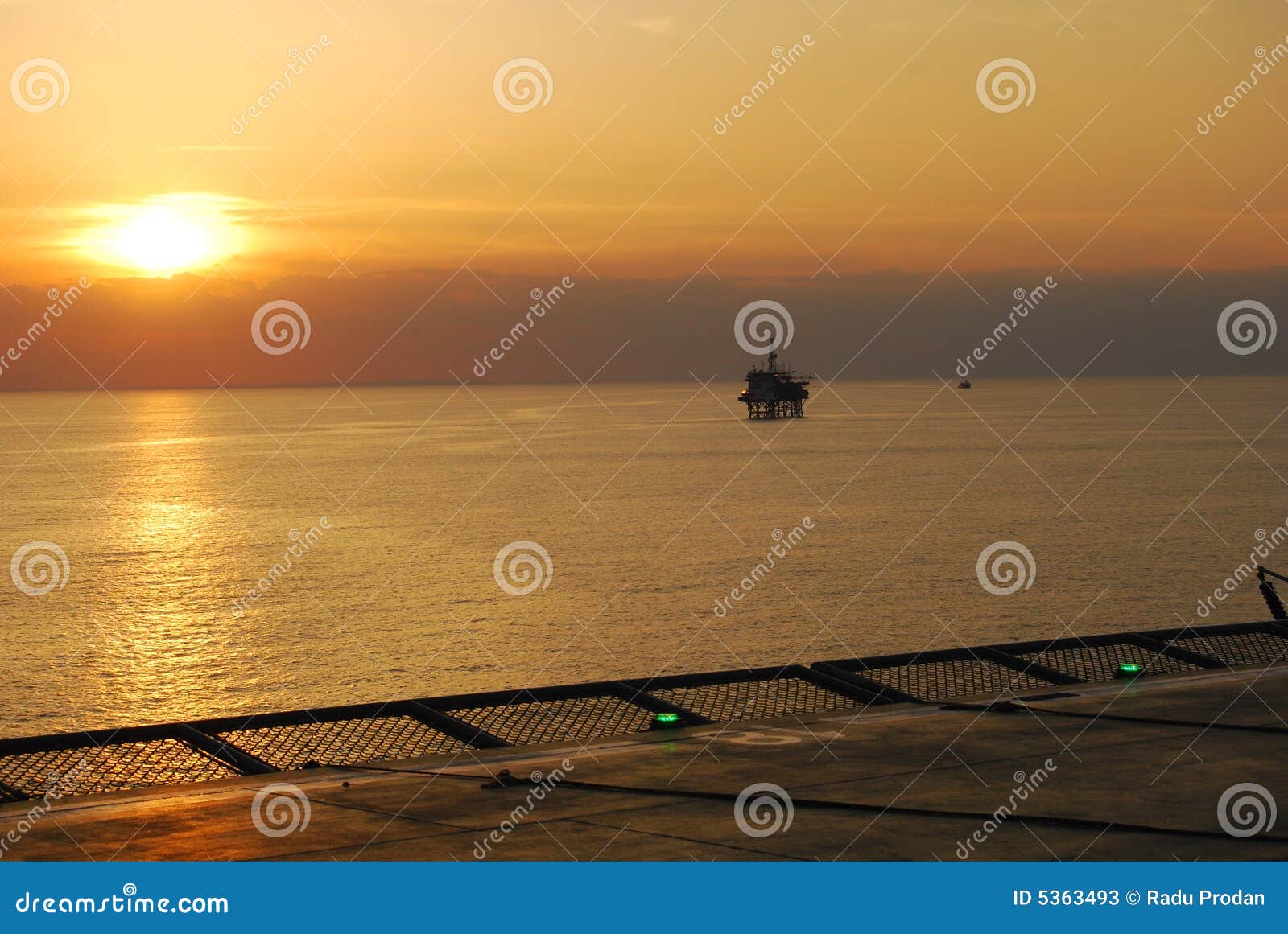 Jupiter drilling platform stock image. Image of ocean - 5363493