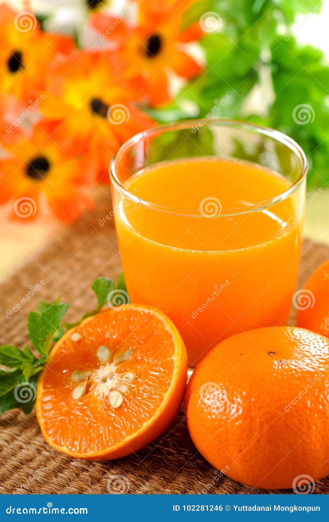 Jus d'orange photo stock. Image du cocktail, organique - 102281246